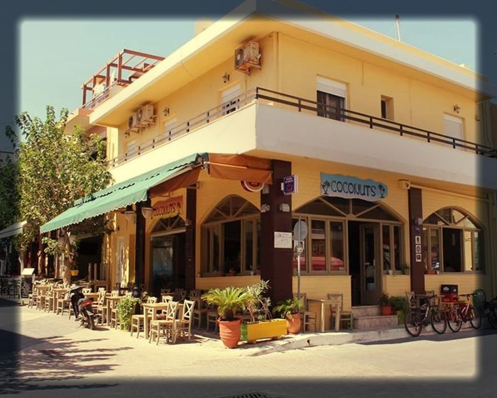 COCONUTS CAFE - BAR